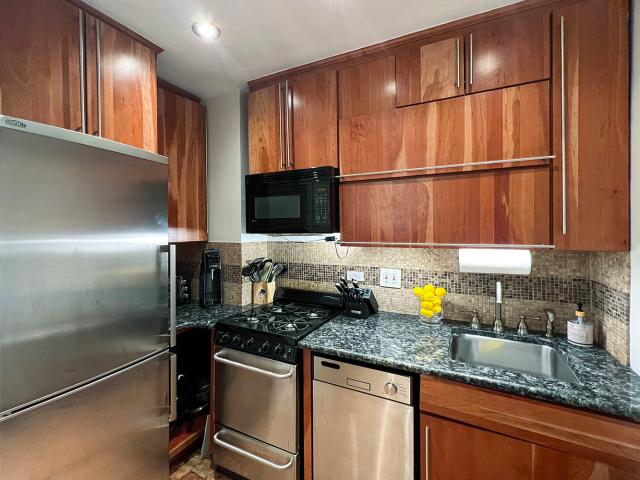 60 E 9TH Street 441