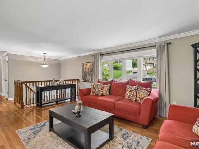 60 Edgemere Road