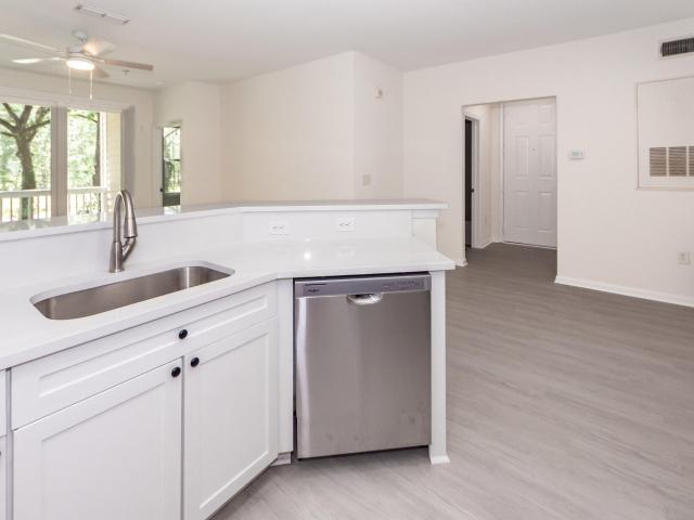 60 Fenwick Hall Allee 227