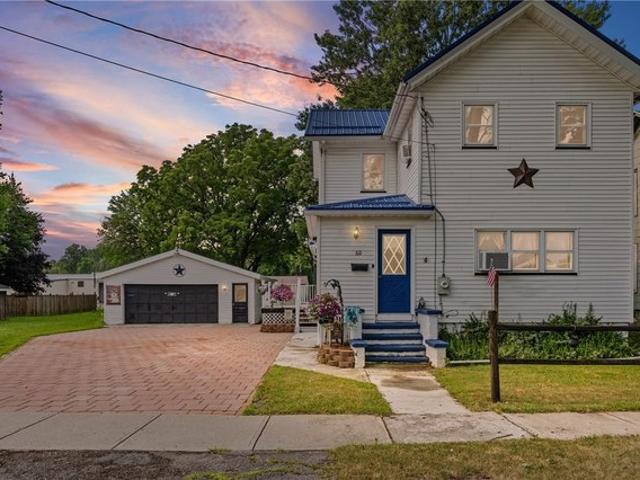 60 Franklin St, Lyons, NY 14489