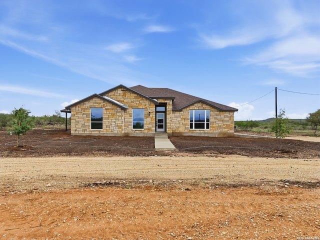 60 Friendship Hls, Uvalde, TX 78801