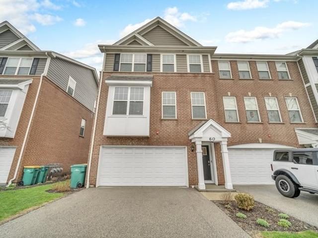 60 Grey Wolf Dr, Wheeling, IL 60090