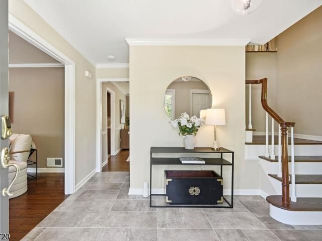 60 Hendricks Dr