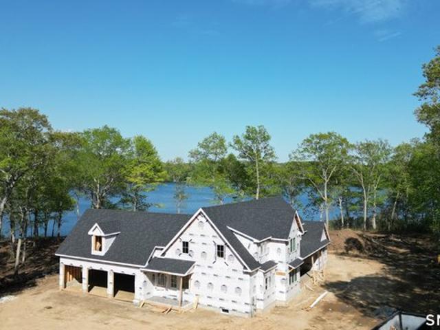 60 Heritage Rd, East Lyme, CT 06333