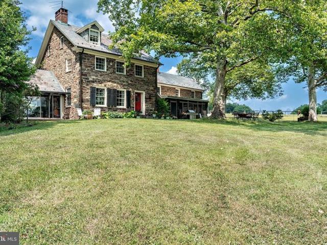 60 Hunter Rd, Lambertville, NJ 08530