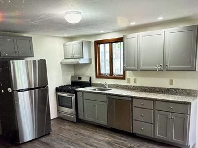 60 Ivy St, East Providence, RI 02914