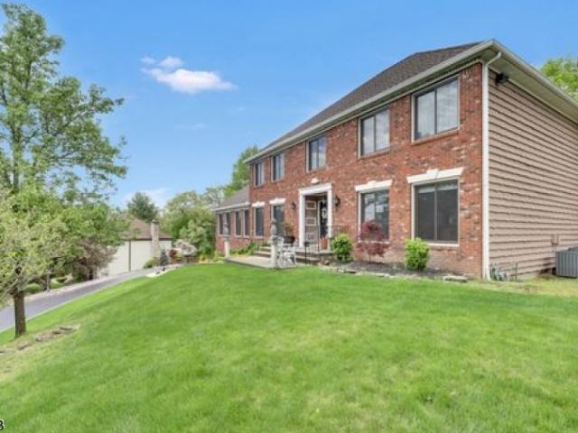 60 Ivy Pl