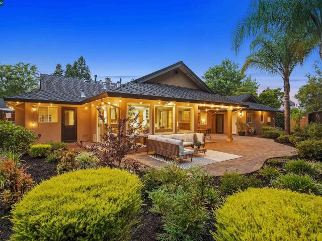 60 Karol Ln