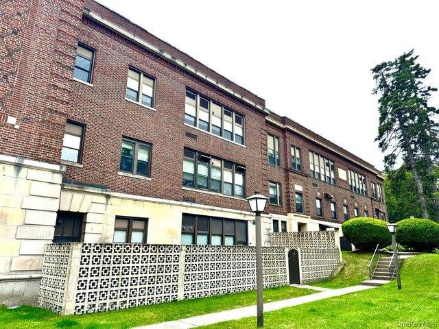 60 Kensico Rd Apt 6, Thornwood, NY 10594