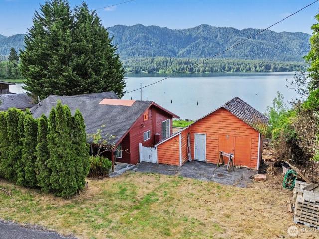 60 Lake Drive N