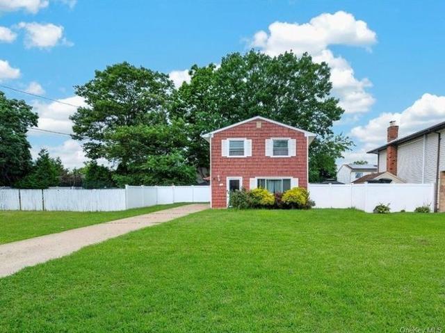 60 Lincoln Ave, Deer Park, NY 11729