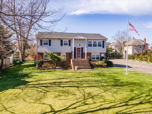 60 Little East Neck Road