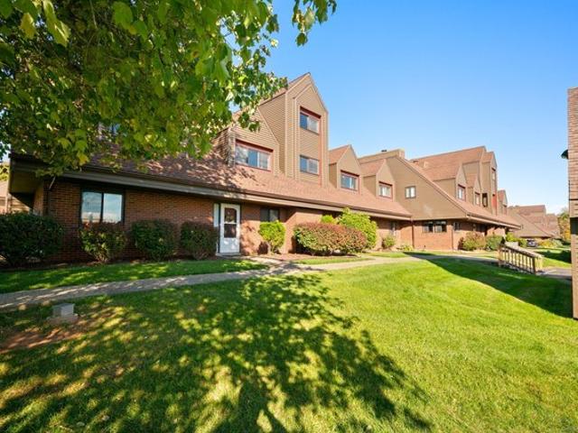 60 Montoya Dr Unit 60, Branford, CT 06405