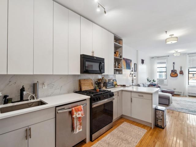 60 Monroe St # 8