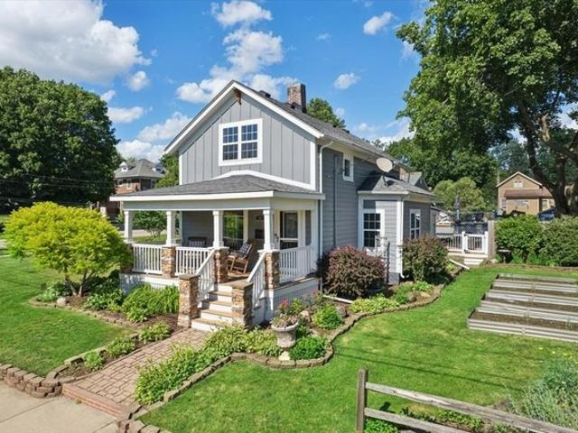 60 N Wisconsin St, Carpentersville, IL 60110
