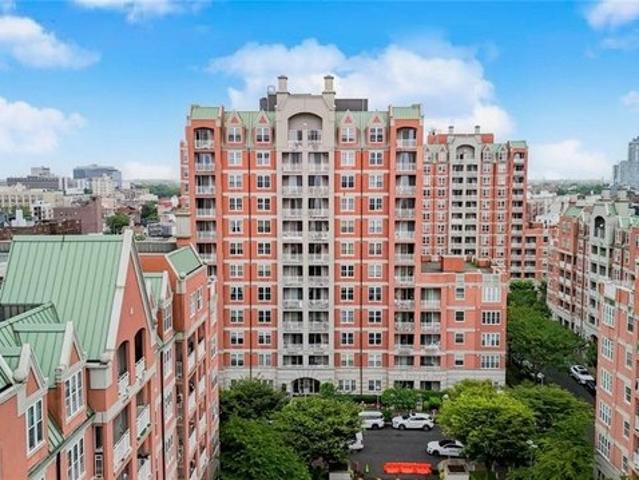 60 Oceana Dr W Apt 4I, Brooklyn, NY 11235