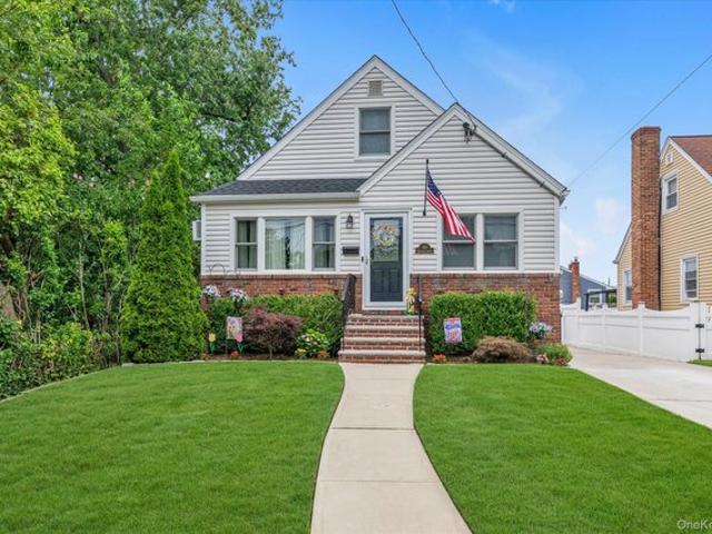 60 Oceanview Ave, Valley Stream, NY 11581