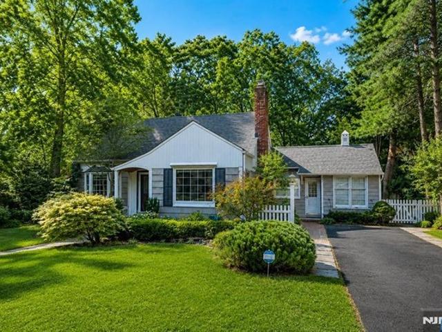 60 Oak Ave, Tenafly, NJ 07670