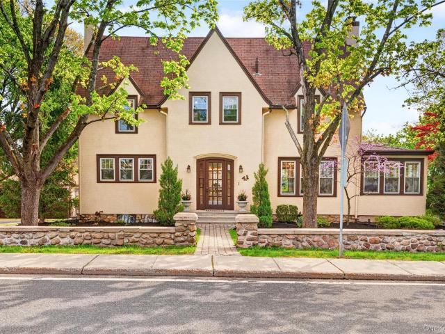 60 Old Middletown Rd, Pearl River, NY 10965 | MLS #982654 | Compass