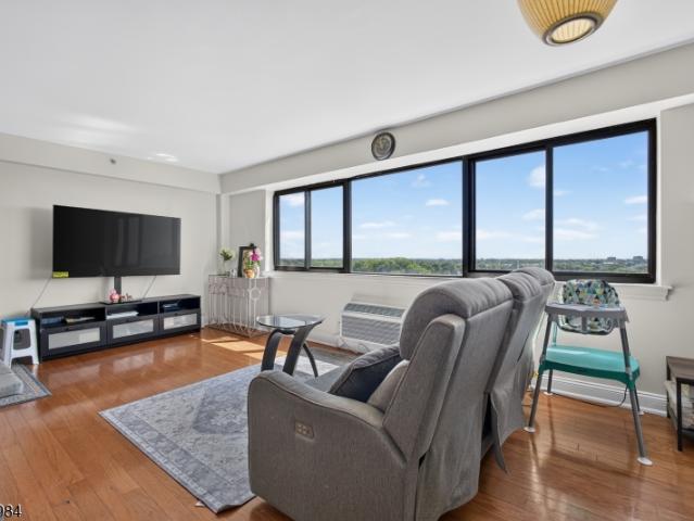 60 Parkway Dr # 10C