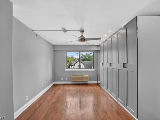 60 Parkway Dr # 4JJ