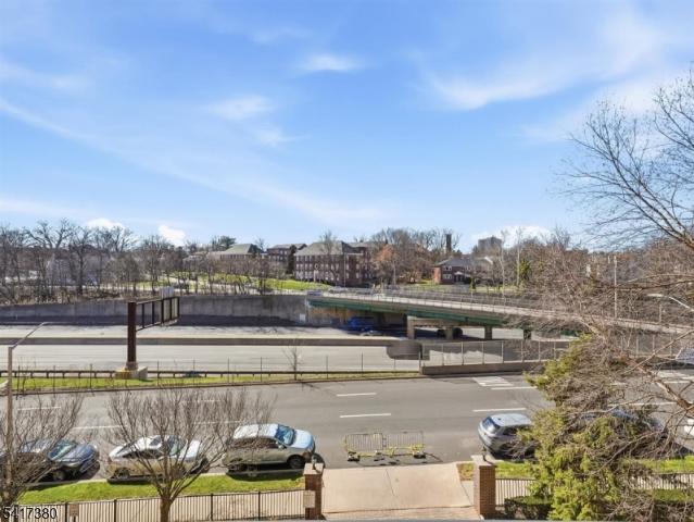 60 Parkway Dr