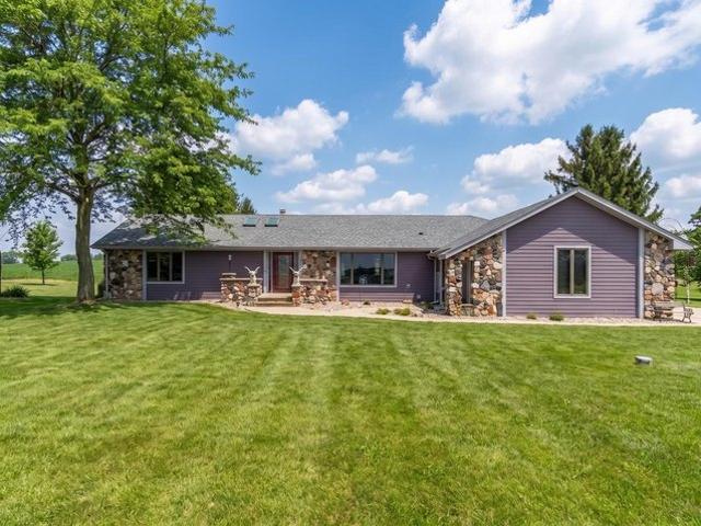60 Penner Dr, Fremont, IN 46737