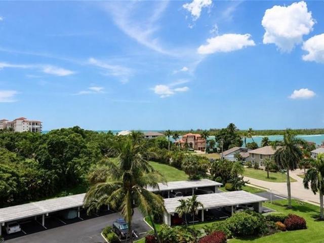 60 Pelican St W Apt 602, Naples, FL 34113