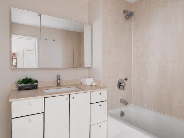 60 Pineapple Street, Unit 4I | Compass