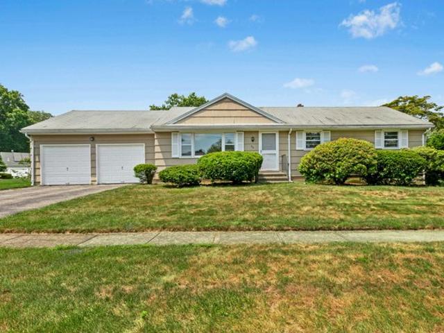 60 Red Coach Dr, Stratford, CT 06614