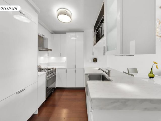 60 Riverside Boulevard, Unit 1806