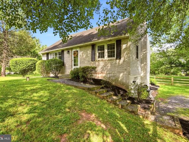 60 Roberts Circle
