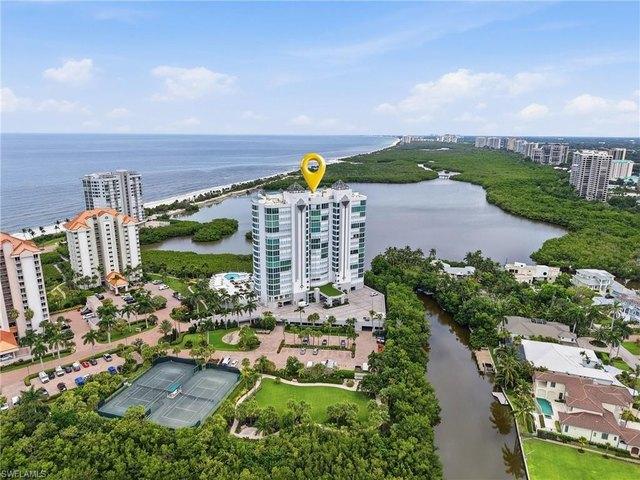 60 Seagate Dr Apt 806, Naples, FL 34103