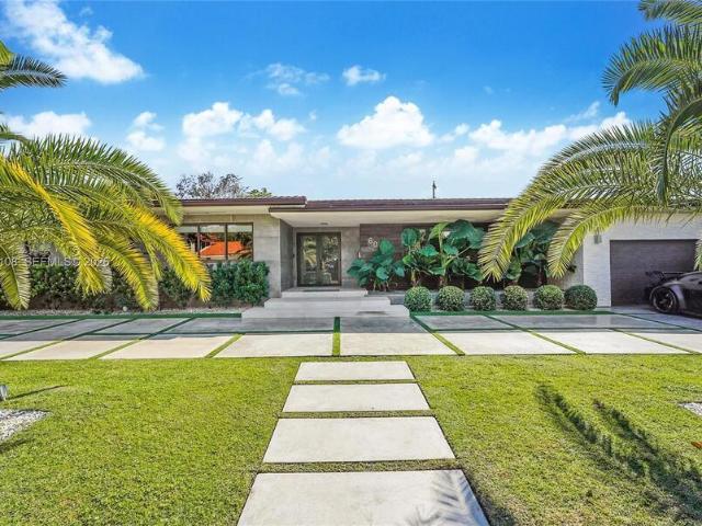 60 Shore Dr W, 4 beds, 5 full baths