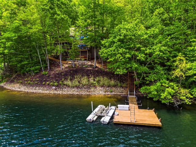 60 Shoreline Drive