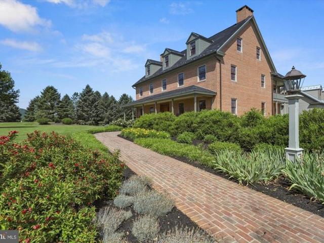 60 Southside Dr, Newville, PA 17241