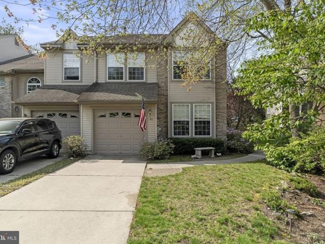 60 Smokey Run Dr, Berlin, NJ 08009