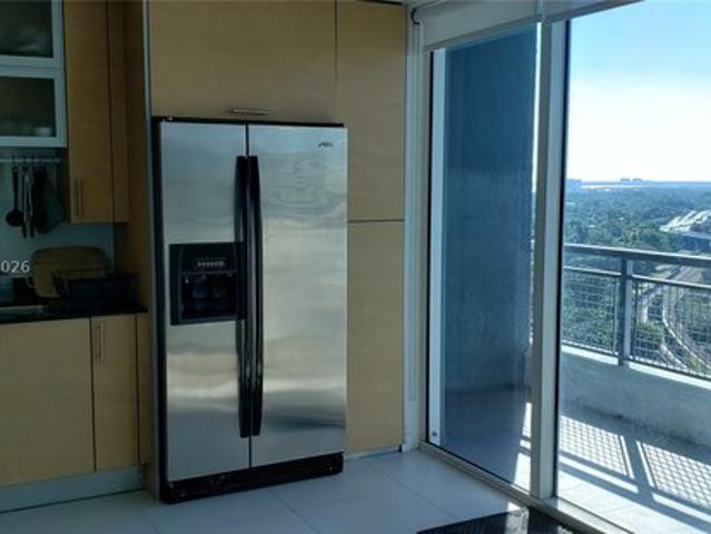 60 SW 13th St Apt 1621, Miami, FL 33130