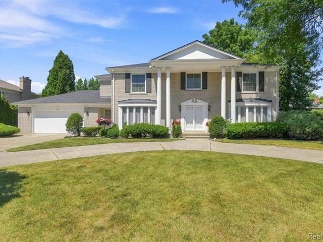 60 Stillmeadow Ln, Grosse Pointe, MI 48236