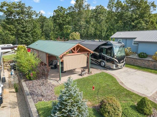 60 Sunset Ln, Franklin, NC 28734