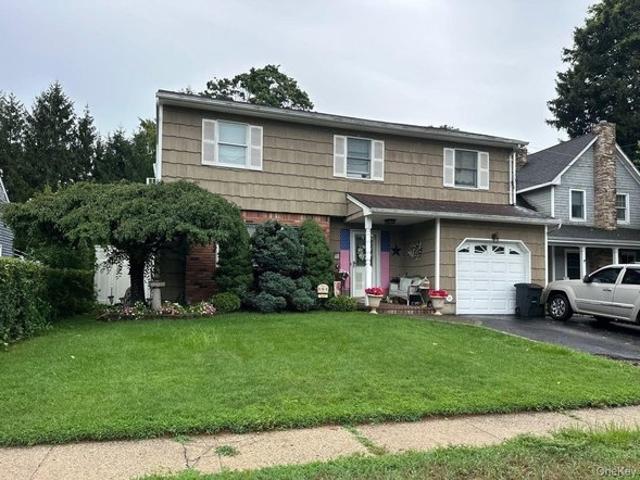 60A Maplewood Rd, Huntington Station, NY 11746