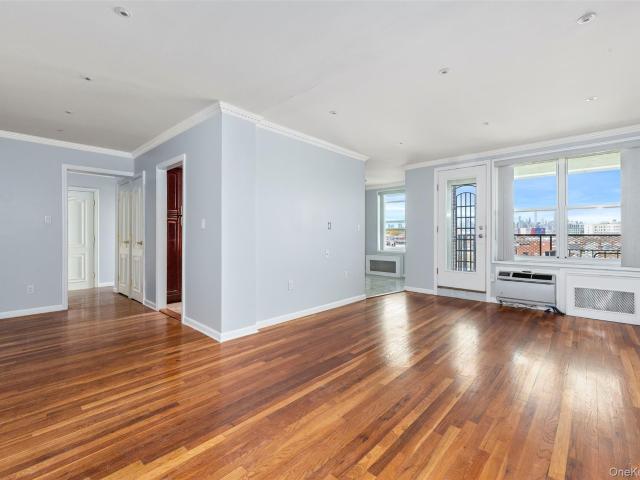 60th Street 34th Avenue 6D