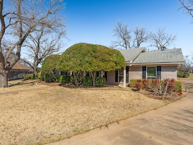 6104 N Waverly Ct, Granbury, TX 76049 | Compass