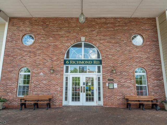 6104 Richmond Rd