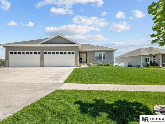6104 S 97th St, Lincoln, NE 68526