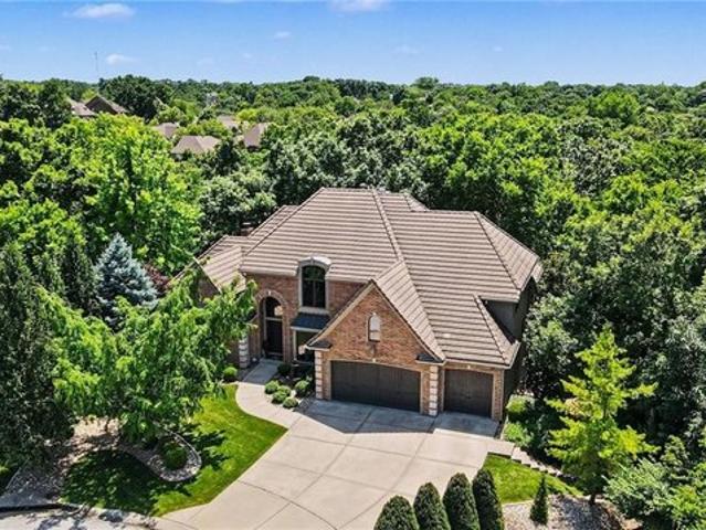 6104 Timberidge Ct, Parkville, MO 64152