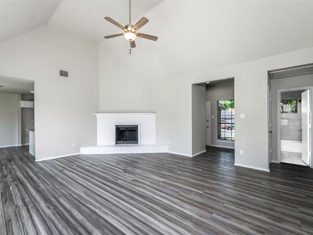 6105 Meadowside Trail