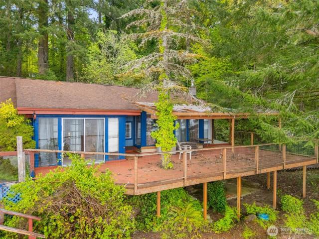 6105 Elizan Drive NW