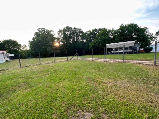 6105 Pointview Road
