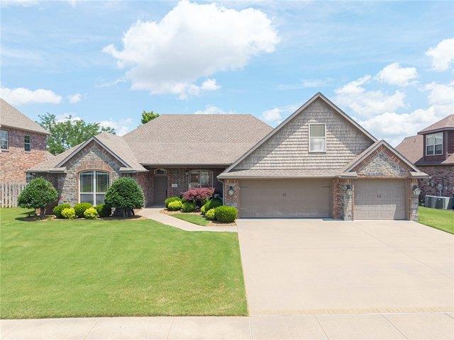6105 W Bainbridge Dr, Rogers, AR 72758